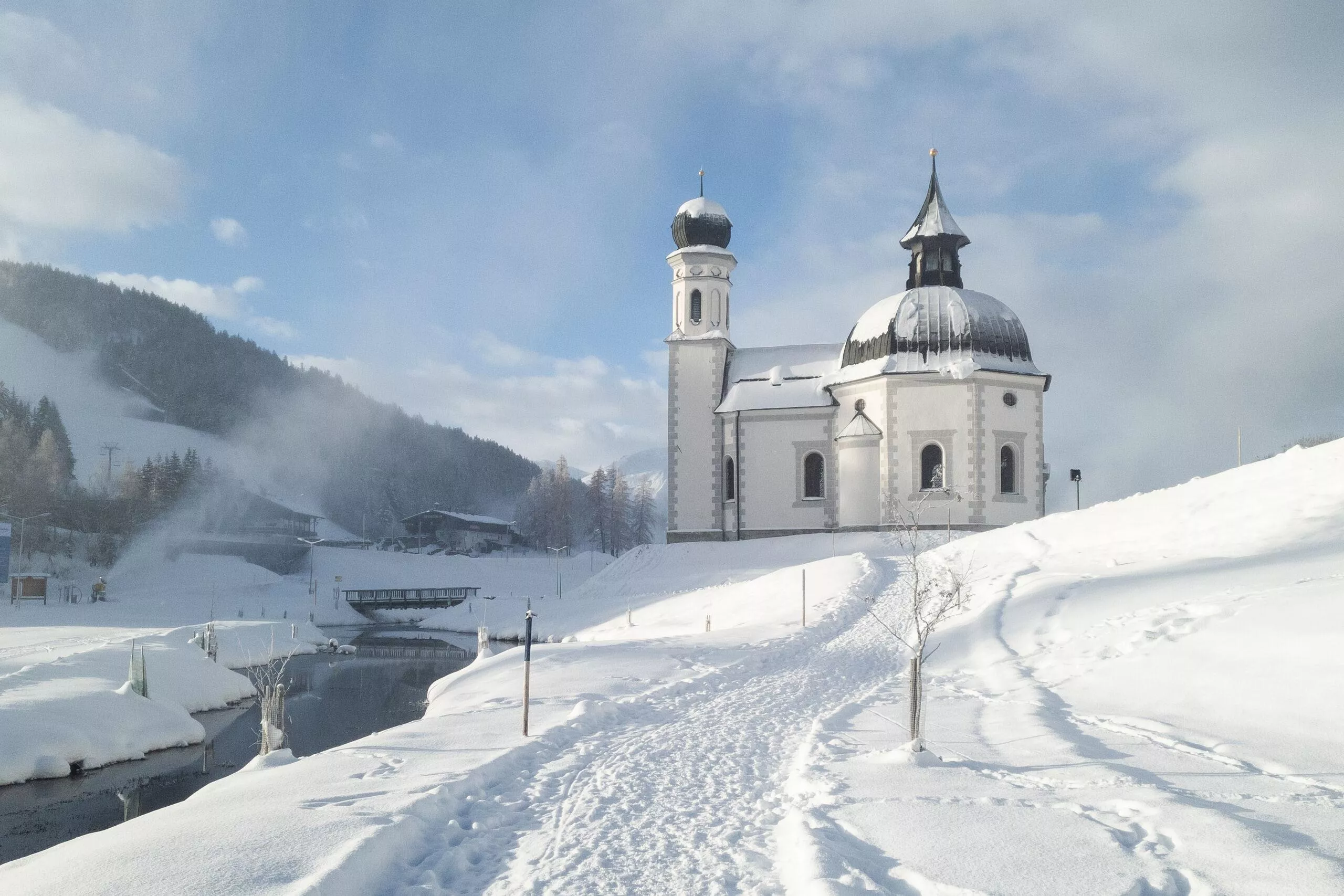 Exploring tour through Seefeld in winter